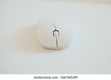 White Wireless Mouse Closeup Front View Stock Photo 1253308000 ...