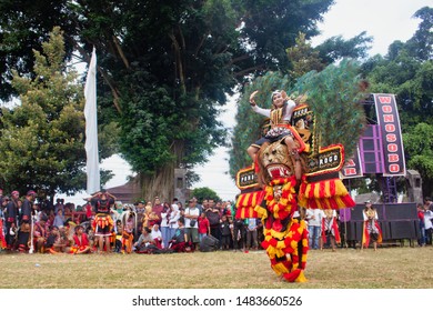 73 Dadak merak Images, Stock Photos & Vectors | Shutterstock
