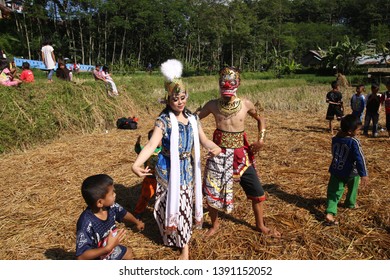 545 Lengger Dance Images, Stock Photos & Vectors | Shutterstock