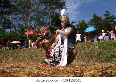 545 Lengger Dance Images, Stock Photos & Vectors | Shutterstock