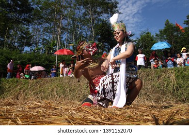 545 Lengger Dance Images, Stock Photos & Vectors | Shutterstock