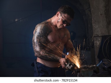 147 People working harsh conditions Images, Stock Photos & Vectors ...