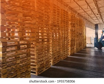 7,113 Building wooden pallets Images, Stock Photos & Vectors | Shutterstock