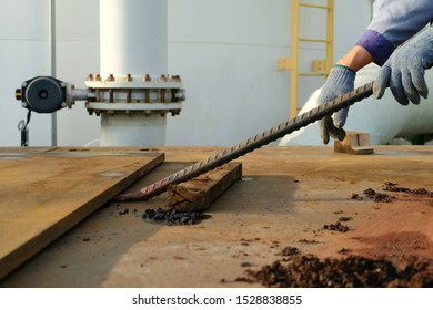 399 Using A Crowbar Images, Stock Photos, 3D objects, & Vectors ...
