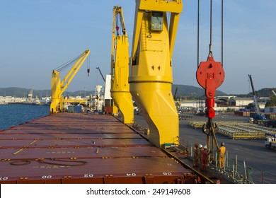Worker Loading Ship Port Stock Photo 249149608 | Shutterstock