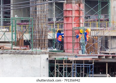 Worker Making Framework Concrete Pillar Metal Stock Photo 791356942 ...