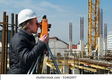 Worker Surveyor Measuring Distances Elevations Directions: стоковая ...