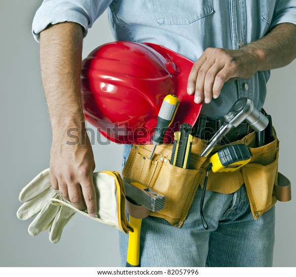 Trabajar con la herramienta : Foto de stock (editar ahora) 82057996