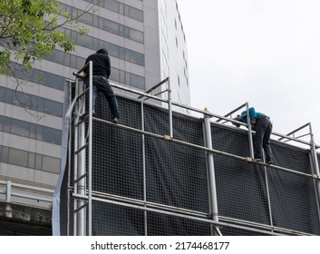 262 Workers install billboard Stock Photos, Images & Photography ...