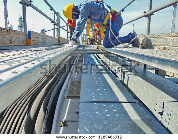 881 Cable Tray Installation Stock Photos, Images & Photography ...
