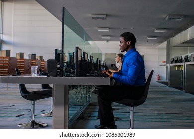 104,213 Public computer Images, Stock Photos & Vectors | Shutterstock