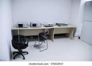 Office Cubicles Stock Photo 663083374 | Shutterstock