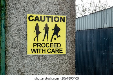 524 Proceed caution sign Images, Stock Photos & Vectors | Shutterstock