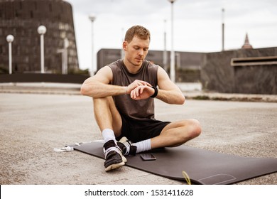Young Athletic Guy Doing Workout Fitness Stock Photo 1531411628 ...