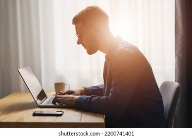 816 imágenes de Hombre codificando en un portátil - Imágenes, fotos y ...
