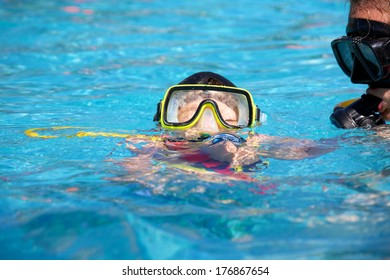 Young Boy Learning How Use Scuba Stock Photo 176867654 | Shutterstock