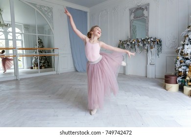 Young Classical Ballet Dancer Side View ภาพสต็อก 749742439 | Shutterstock