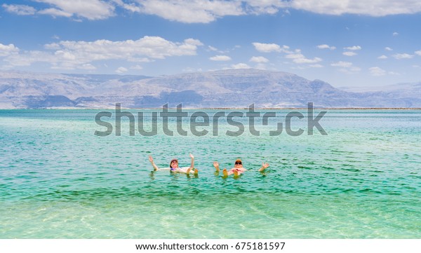 Young Couple Floating On Surface Dead库存照片675181597 | Shutterstock