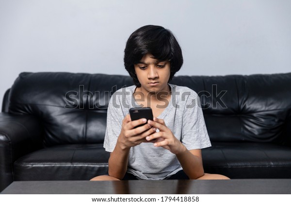 50,142 Boy Using Mobile Stock Photos, Images & Photography | Shutterstock