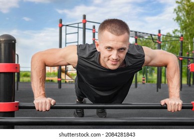 1,314 Pushup bars Images, Stock Photos & Vectors | Shutterstock