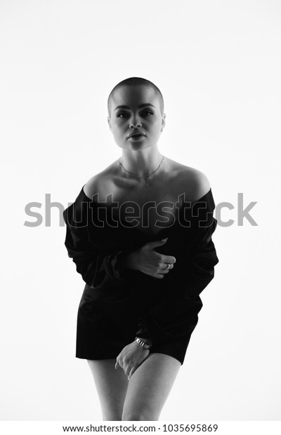 Young Nude Woman Shaved Head Covering库存照片1035695869 Shutterstock