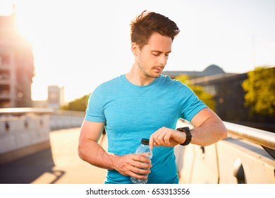 Young Runner Checking His Smart Watch 스톡 사진 653313556 | Shutterstock