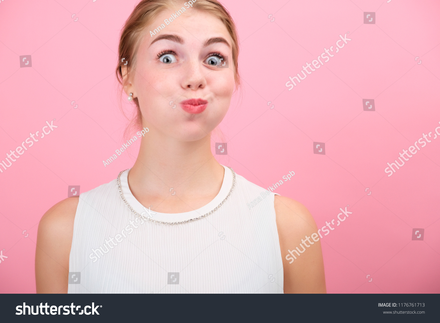 Cheek Bulge 123 Images Photos Et Images Vectorielles De Stock Shutterstock