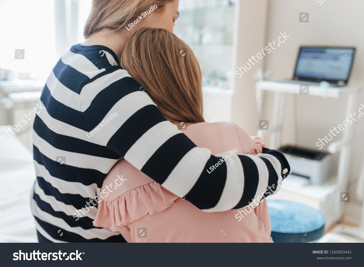 Back View Mother Hugging Her Daughter库存照片1260903442 Shutterstock