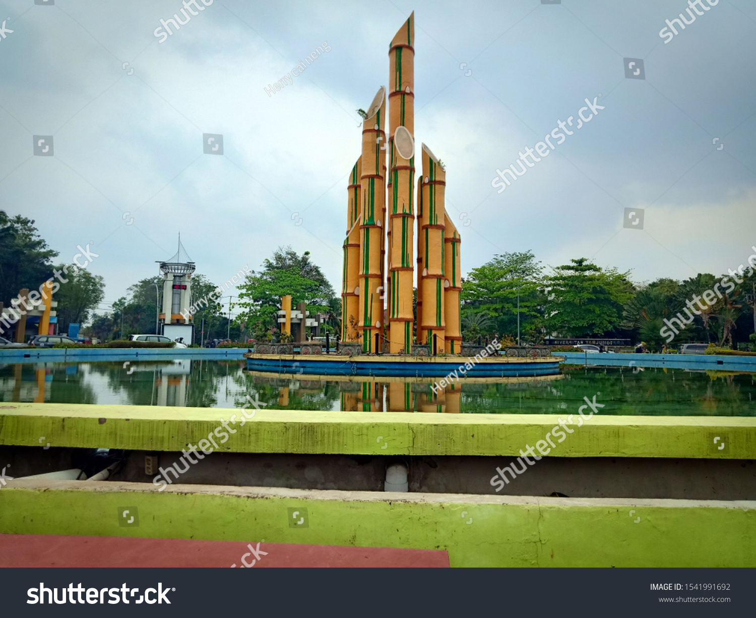 34 Monumen bambu runcing Images, Stock Photos & Vectors | Shutterstock 34 Monumen bambu runcing Images, Stock Photos & Vectors | Shutterstock