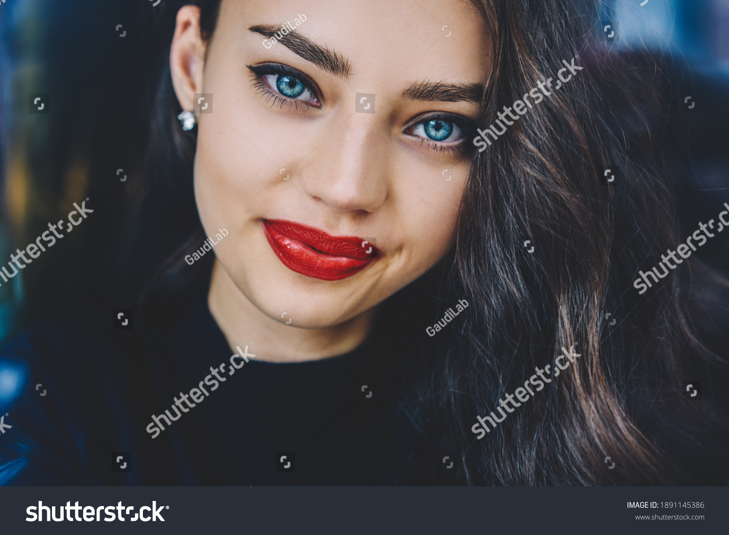 63523件の「black Hair Blue Eyes Model」の画像、写真素材、ベクター画像 Shutterstock