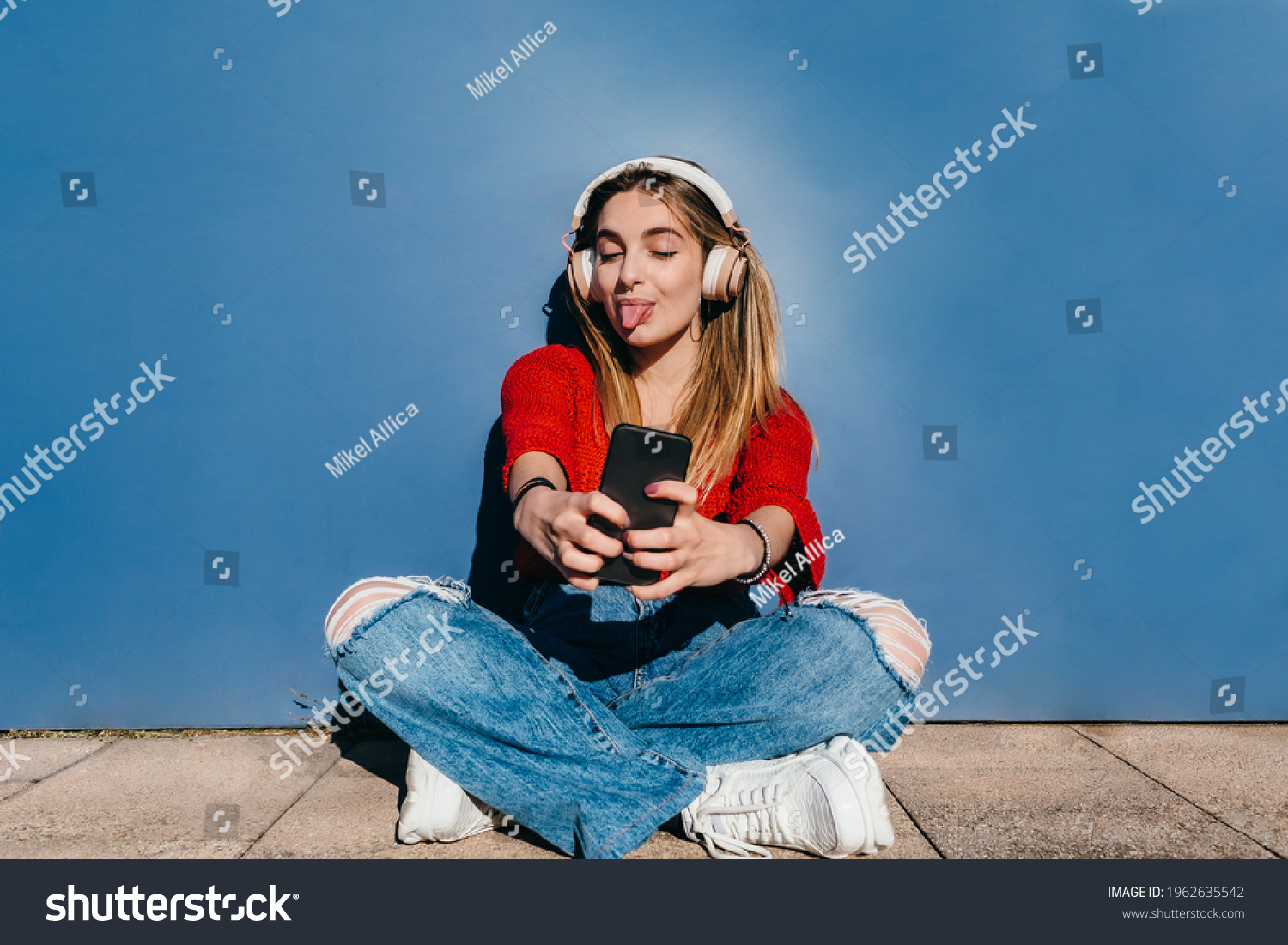 Young Smiling Blonde Girl Dressed Jeans Stock Photo 1962635542 ... Young Smiling Blonde Girl Dressed Jeans Stock Photo 1962635542 ...