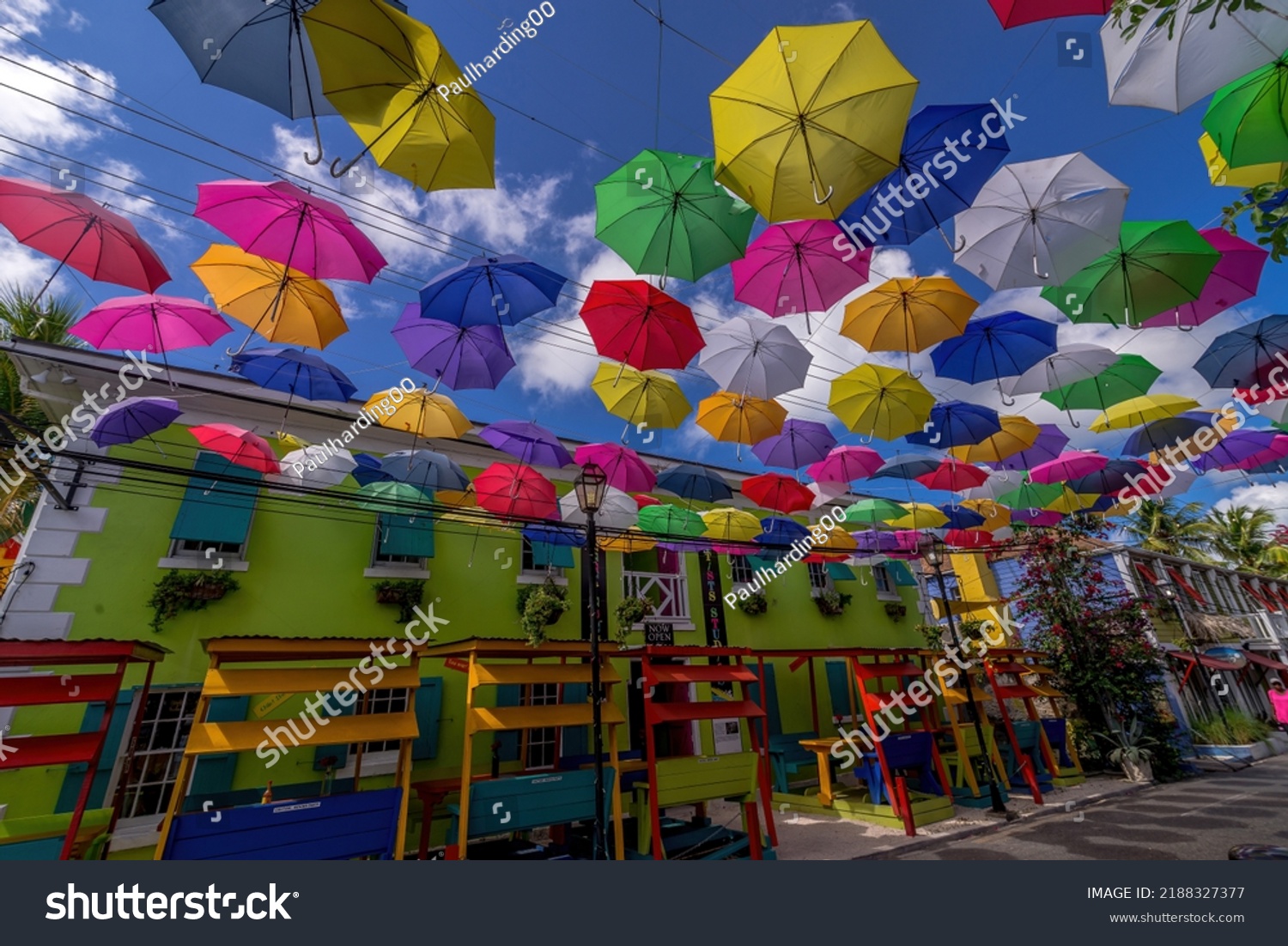 114813 Street Umbrellas Bilder Stockfotos Und Vektorgrafiken Shutterstock