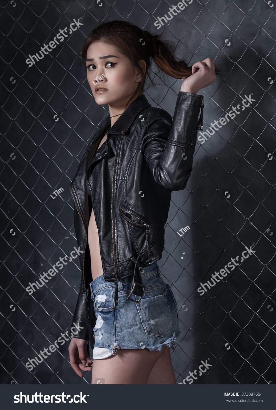 Sexy Asian Woman Jeans Shorts Model库存照片373087654 Shutterstock