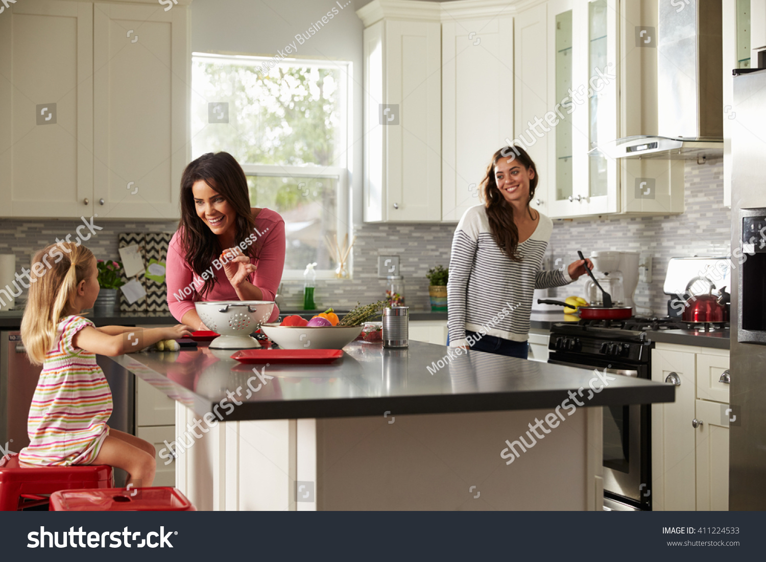 48,951 imágenes de Familia hispana cocinando - Imágenes, fotos y ... 48,951 imágenes de Familia hispana cocinando - Imágenes, fotos y ...
