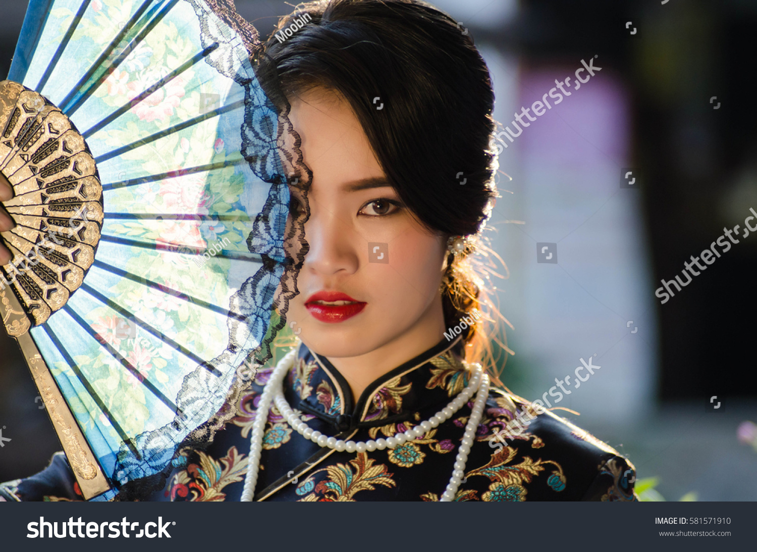 312479 Afbeeldingen Voor Cute Chinese Woman Afbeeldingen Stockfoto‘s En Vectoren Shutterstock