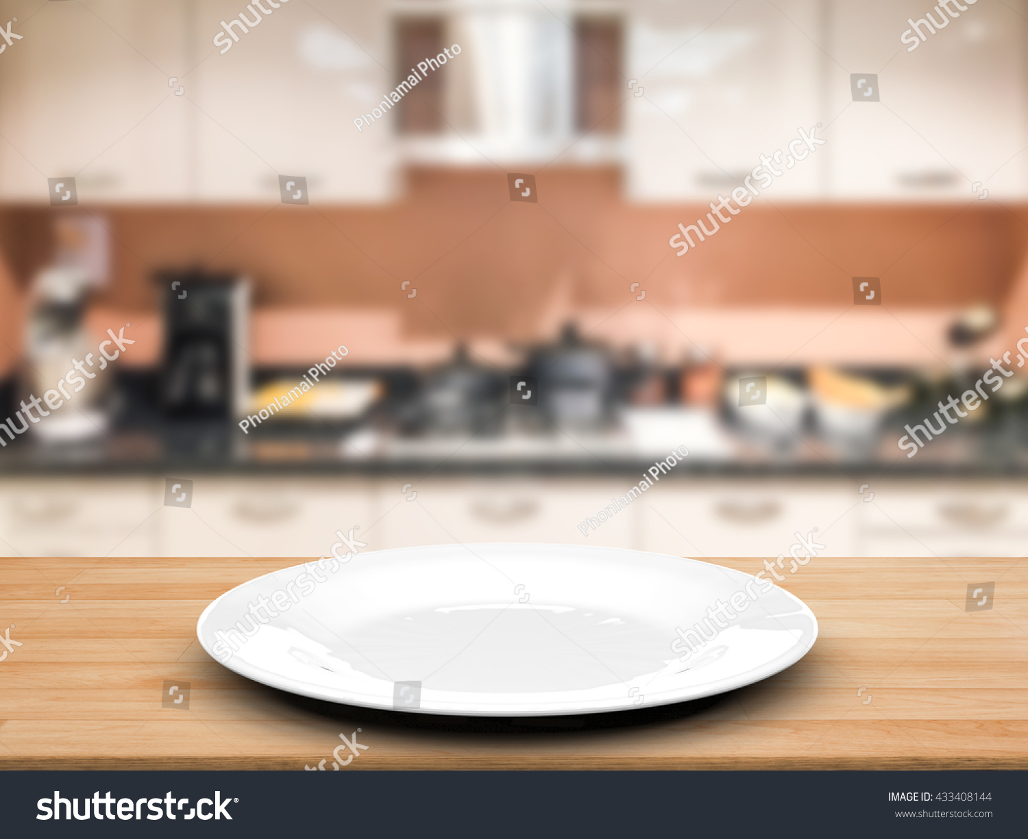 5,539 Empty plate on counter Images, Stock Photos & Vectors | Shutterstock