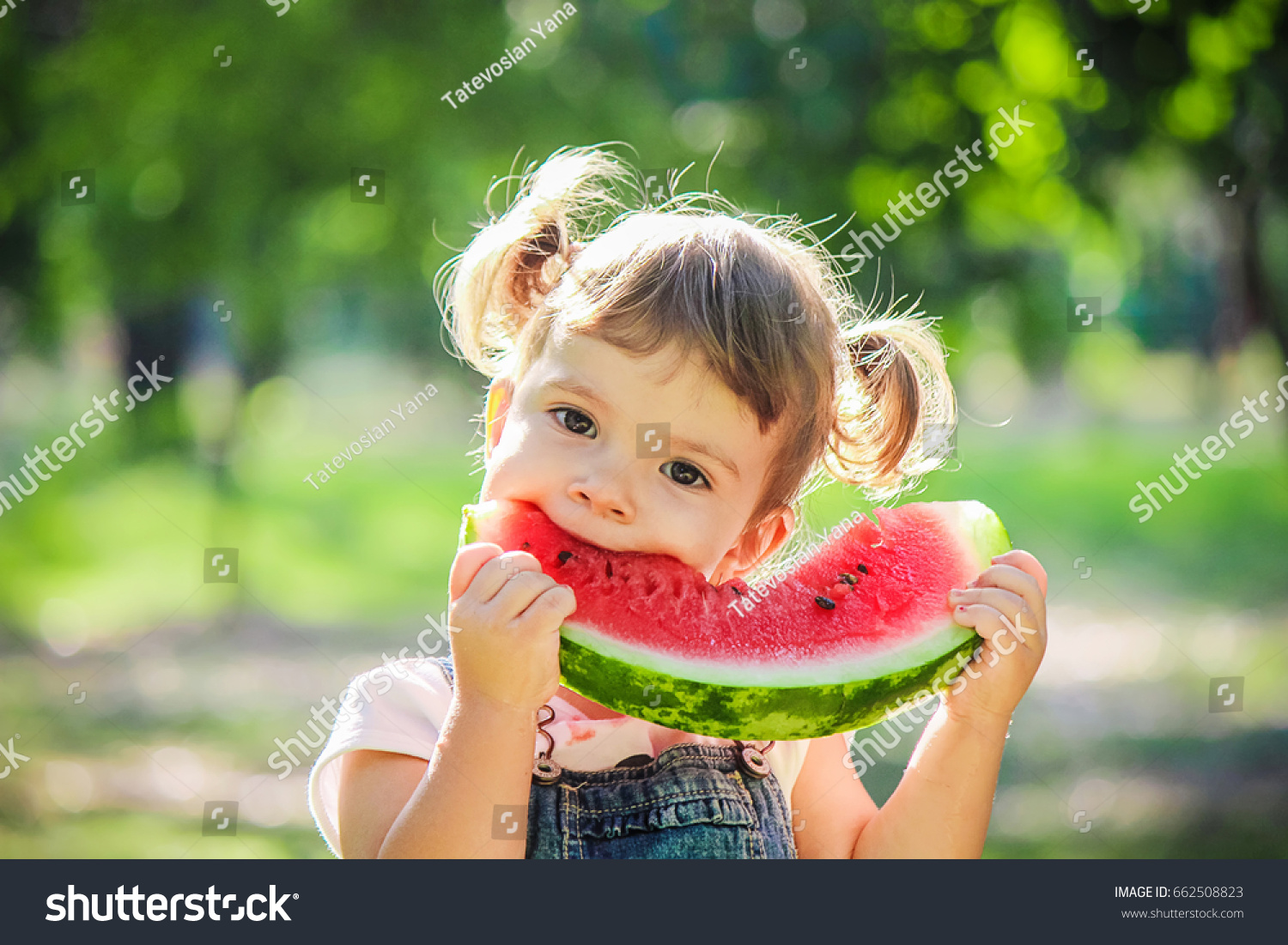 22,391 Kids eating watermelon Images, Stock Photos & Vectors | Shutterstock