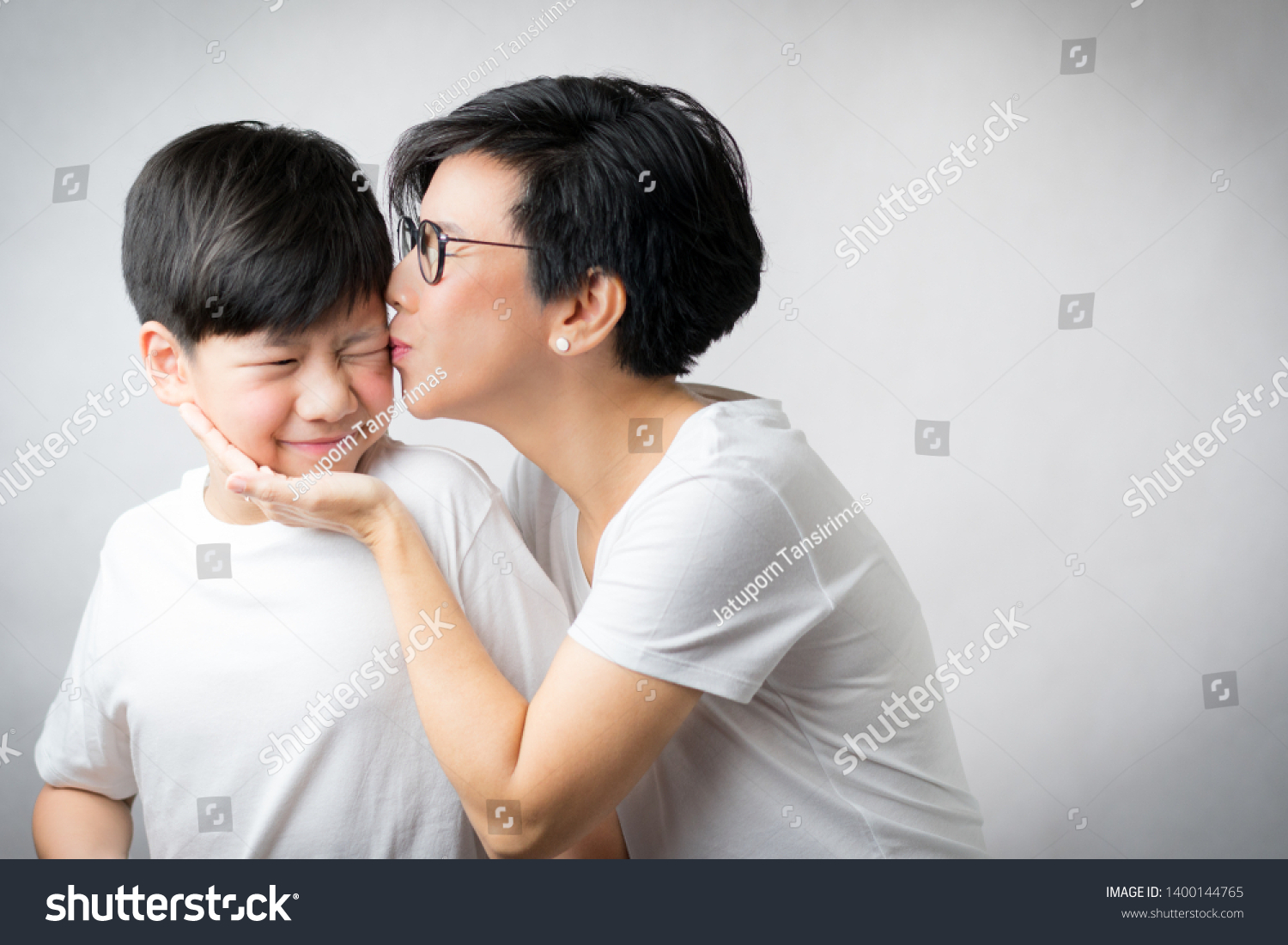 Smart Looking Asian Mother Gently Kiss Foto Stok 1400144765 Shutterstock