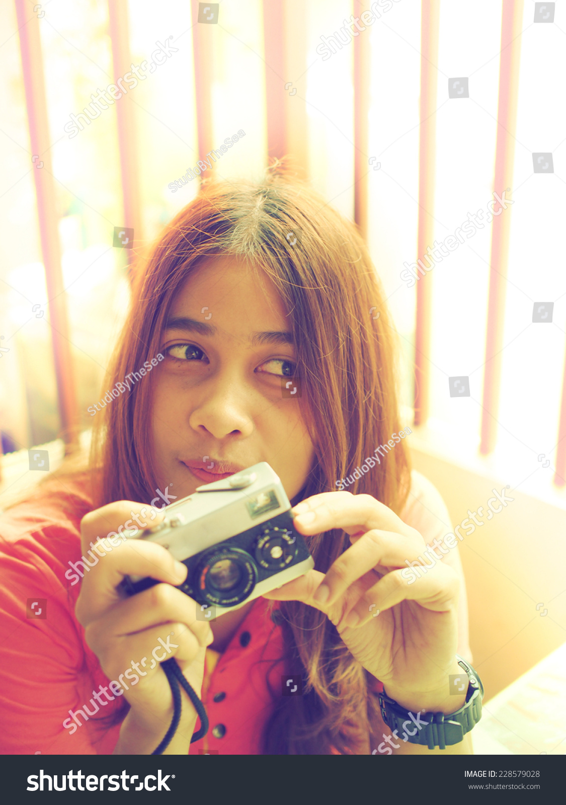 Asian Cute Girl Vintage Camera On库存照片228579028 Shutterstock