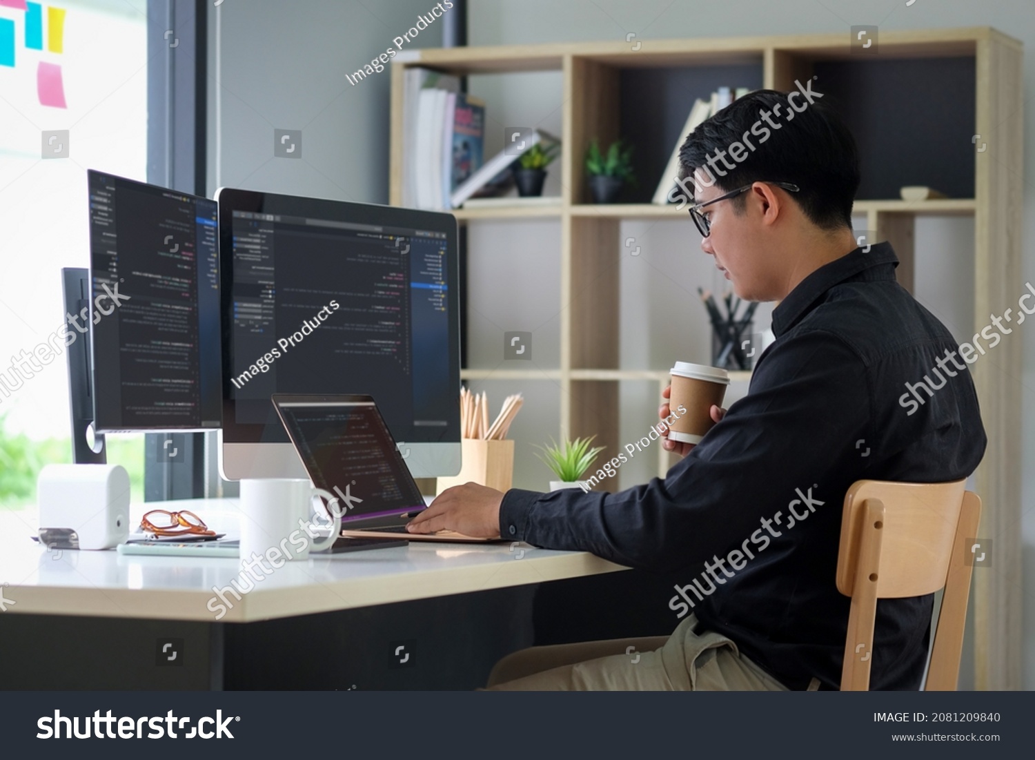 147,554 Asian developer Images, Stock Photos & Vectors | Shutterstock