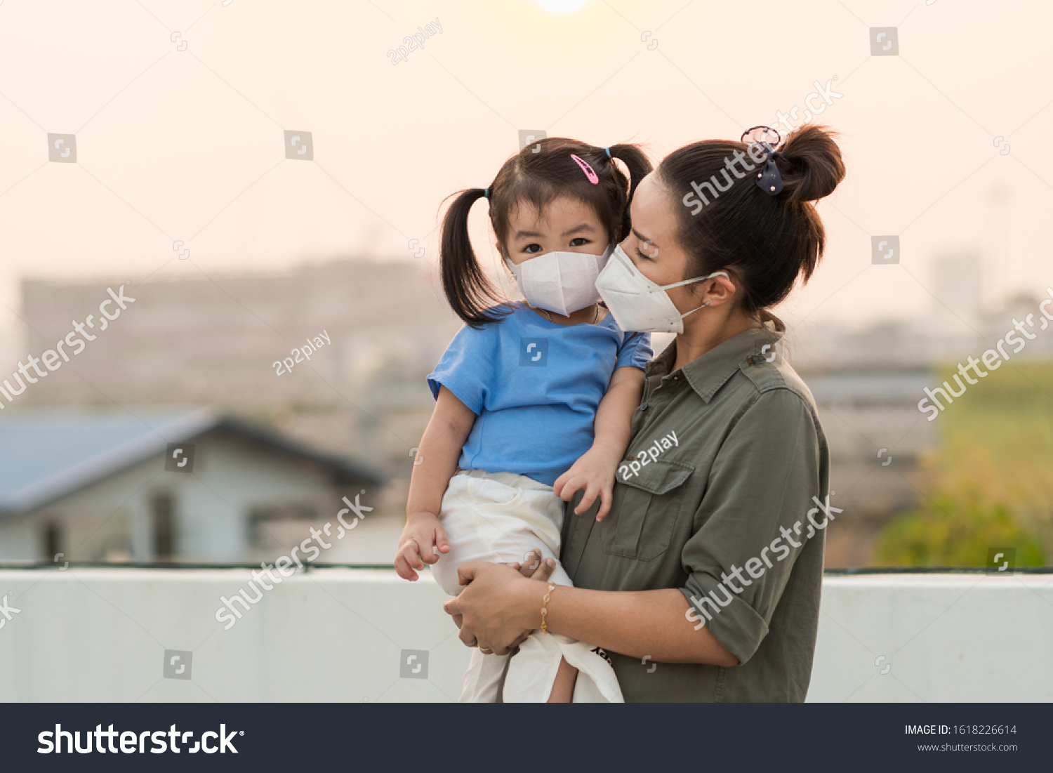 Mother And Daughter Smoking Images Photos Et Images Vectorielles De Stock Shutterstock