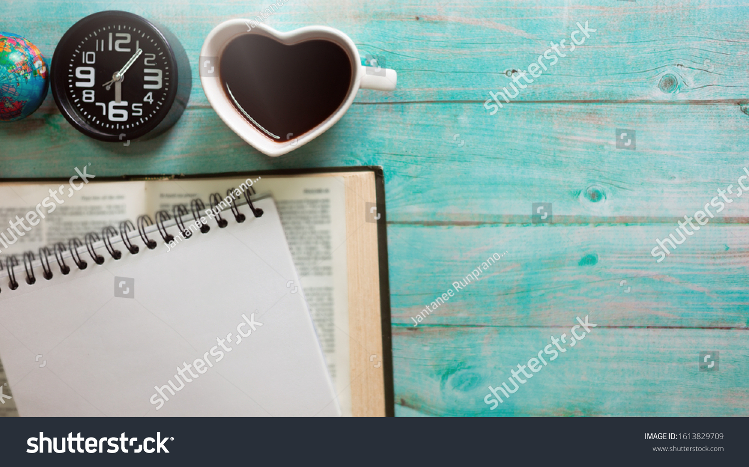 Blanknote On Open Bible Devotion Concept Stock Photo 1613829709 ...