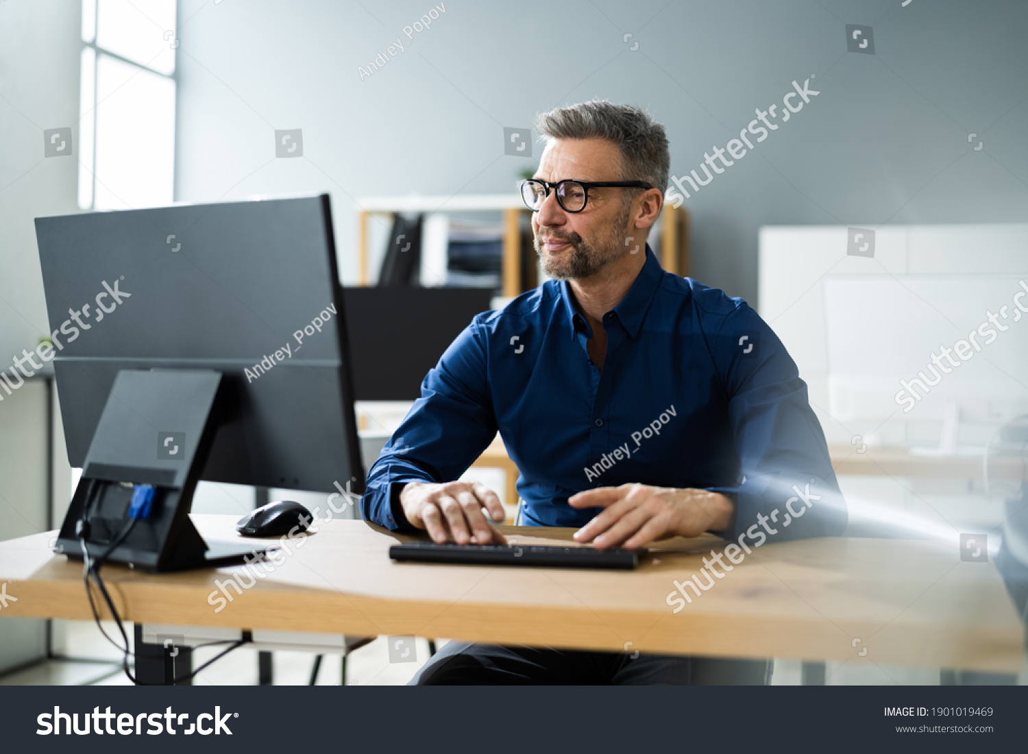 50,849 Man on desktop pc Images, Stock Photos & Vectors | Shutterstock