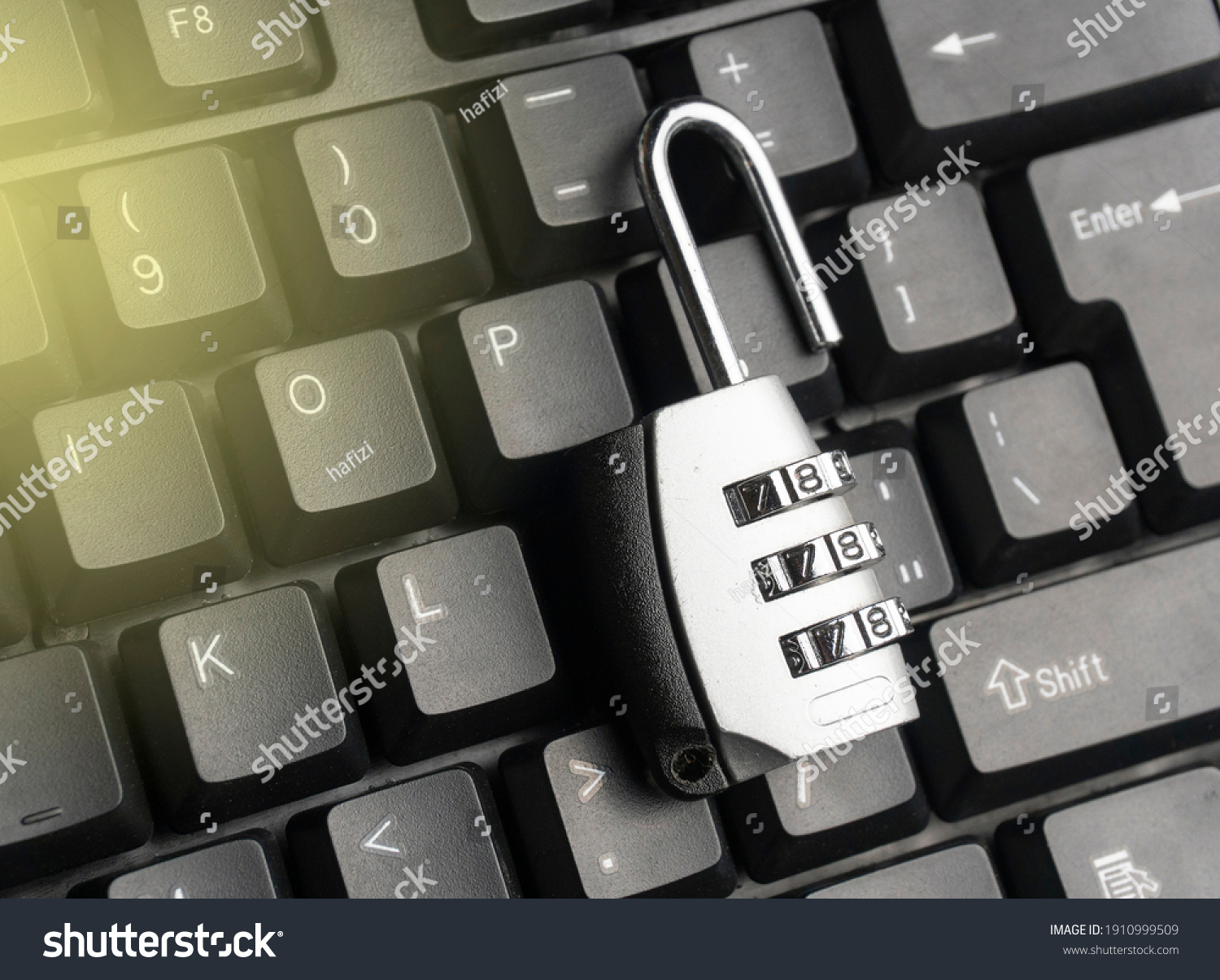 383,016 Computer with lock on it Images, Stock Photos & Vectors ...