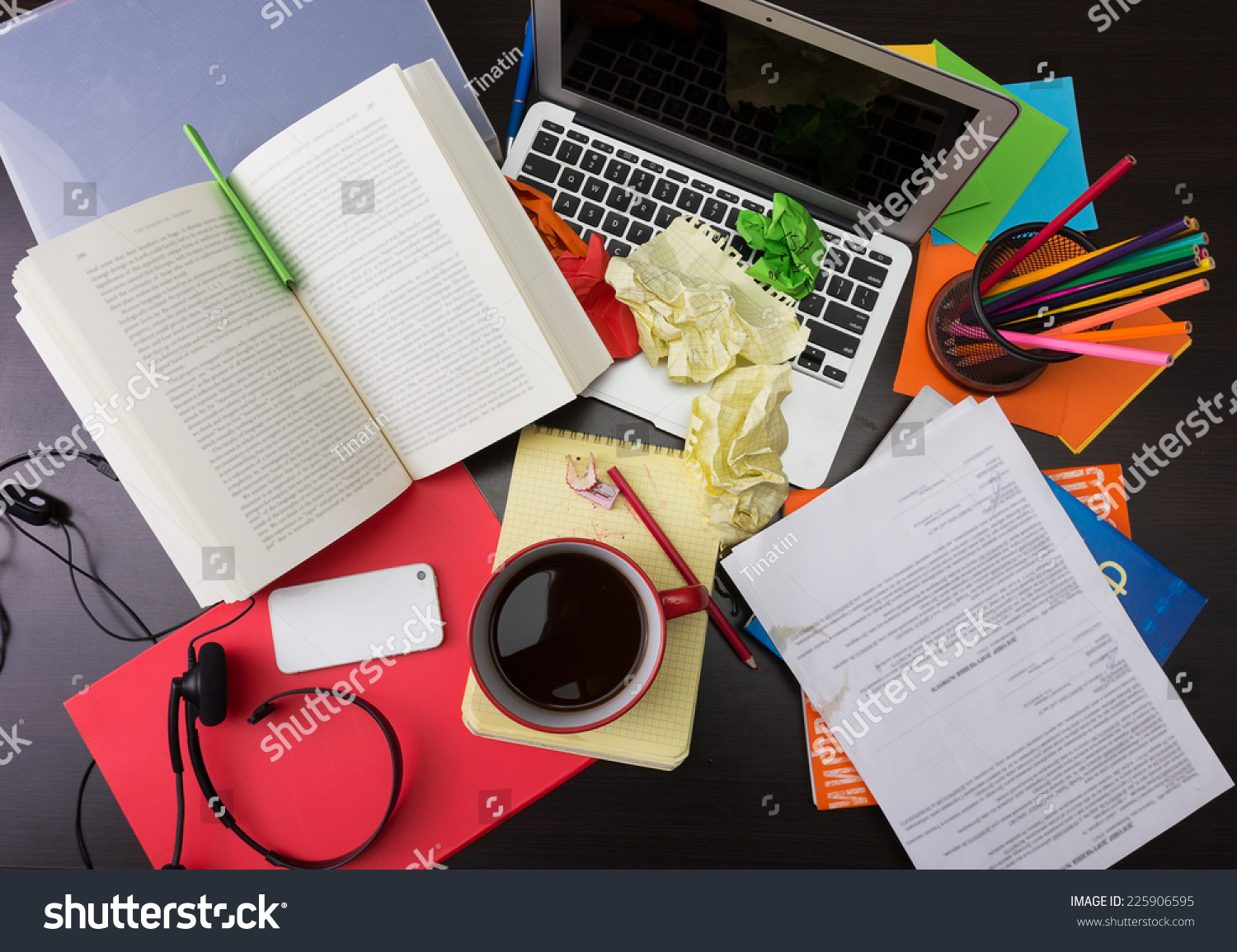 11,172 Messed desk Images, Stock Photos & Vectors | Shutterstock