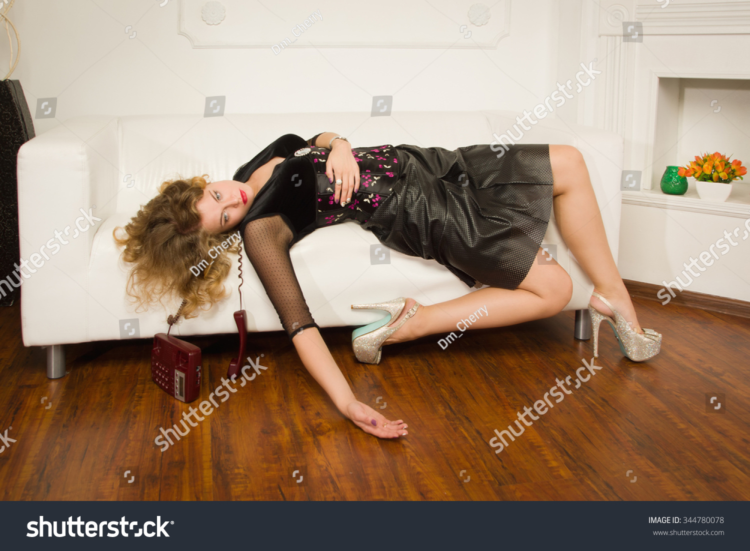 Crime Scene Simulation Strangled Woman Lying 스톡 사진지금 편집 344780078