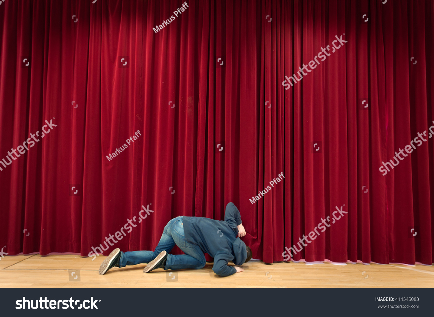 1,624 Curtain peeking Images, Stock Photos & Vectors | Shutterstock