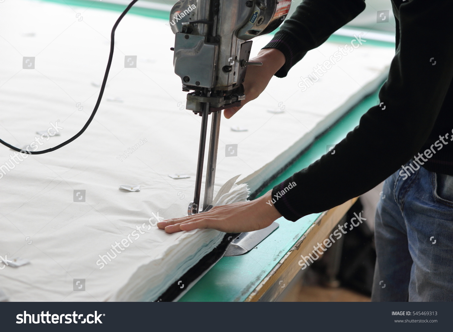 16,475 Industrial fabric cutting machine Images, Stock Photos & Vectors ...