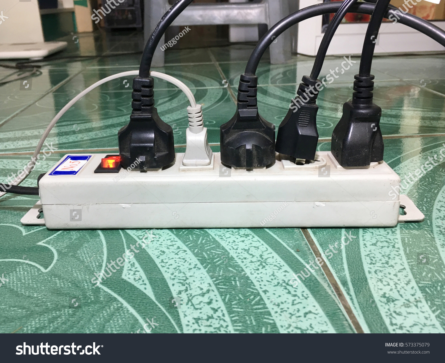 Danger Extension Socket Plug Overload Stock Photo 573375079 | Shutterstock
