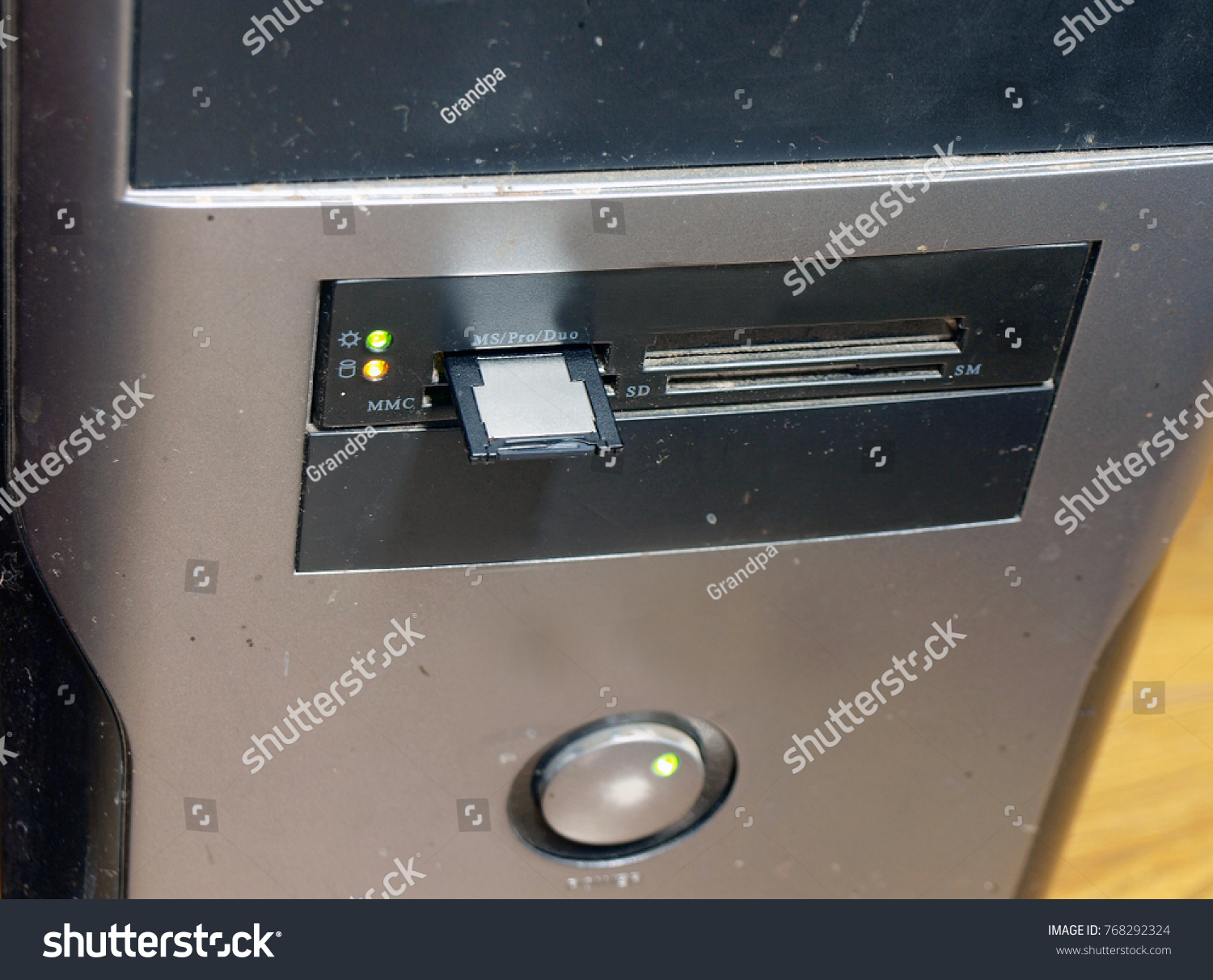 Desktop Computer System Block Builtin Internal Stockfoto 768292324 ...
